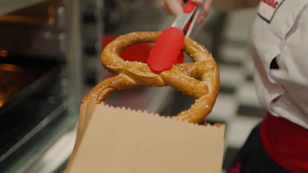 Se abrió la primera pretzeleria del país, y es marplatense - Bacap Noticias