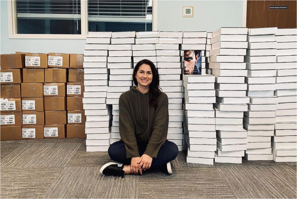 Adrienne Young: aventuras por mar y tierra - Bacap Noticias