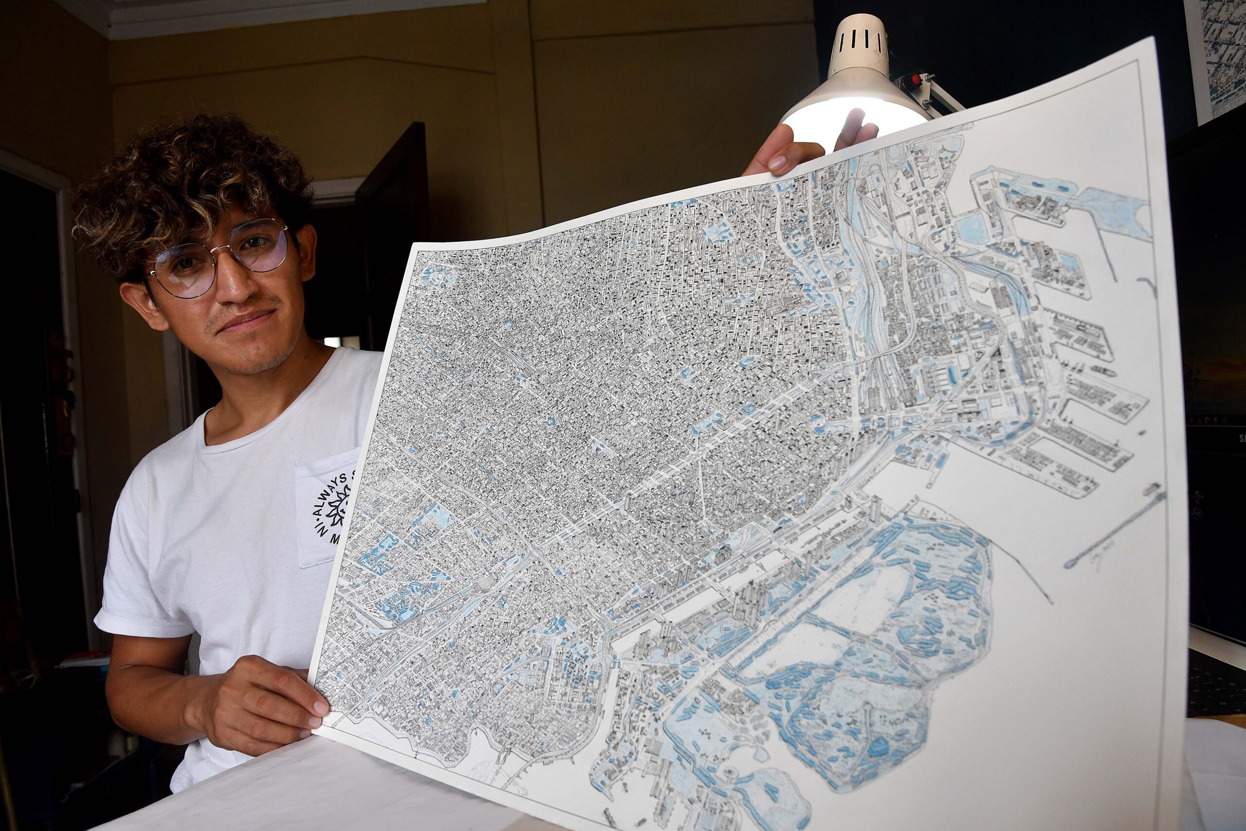 El ilustrador de ciudades: un joven dibuja mapas a mano alzada y es ...