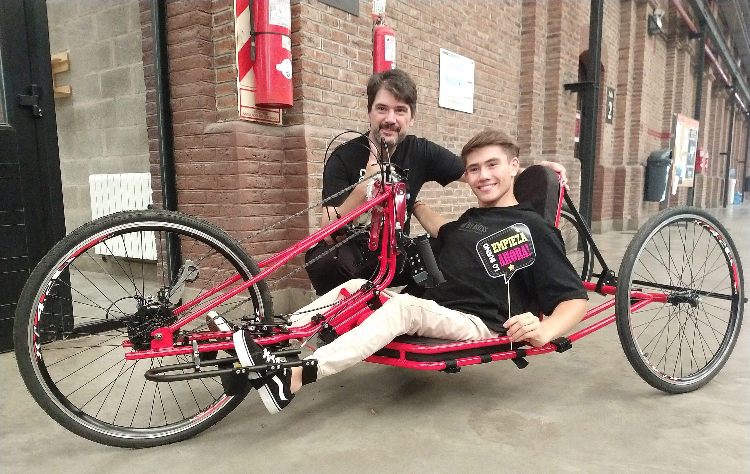 Desarrolló una “handbike” como trabajo final de carrera y la regaló a ...