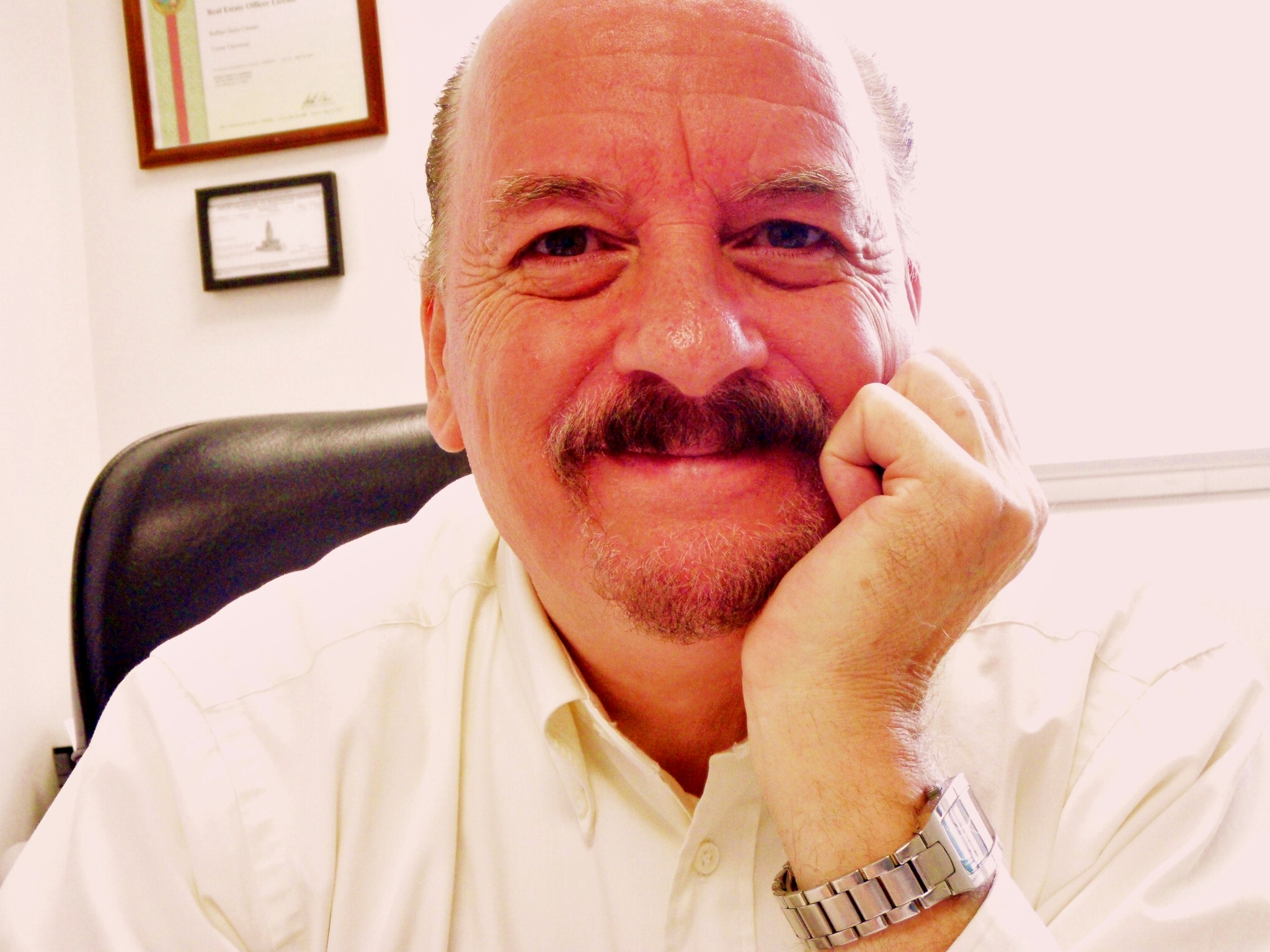 El viaje de Eddie Gordon, de inmigrante entusiasta a emprendedor ...