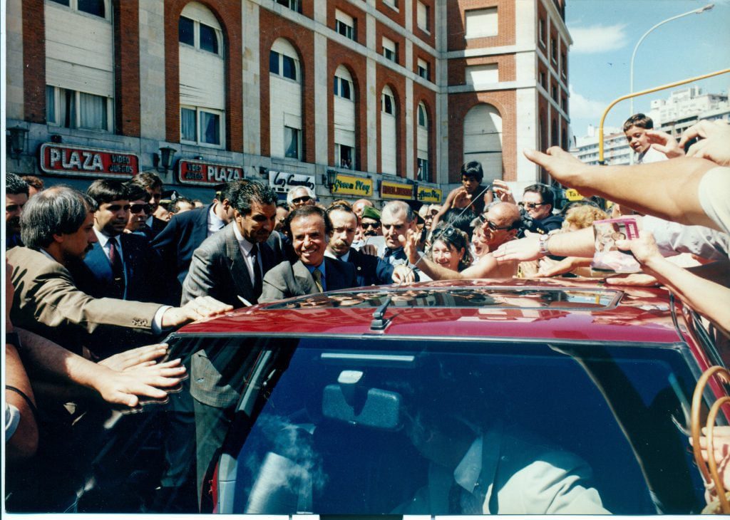 Carlos Menem y Mar del Plata: del destierro al viaje en Ferrari a 200 ...