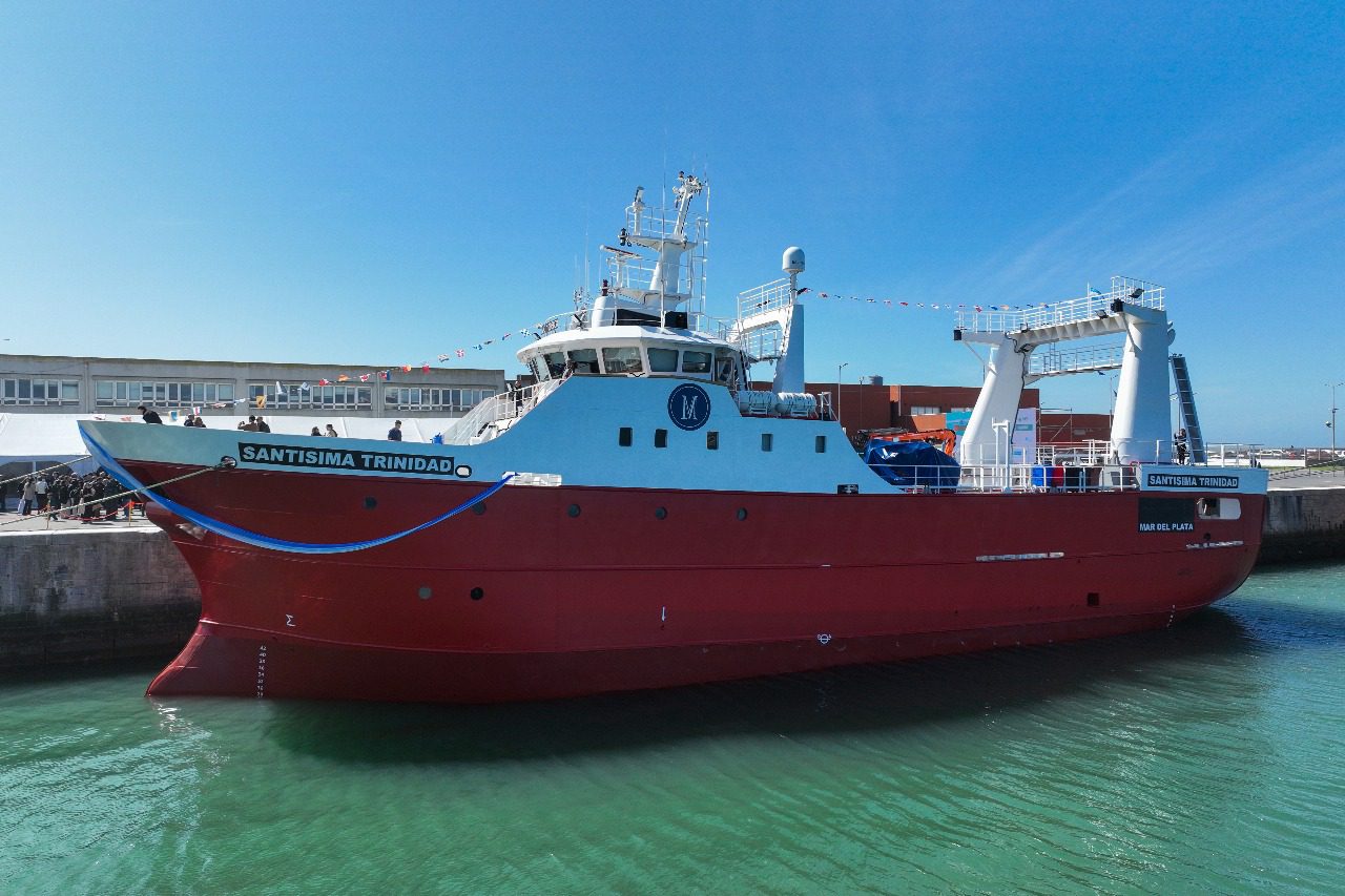 Construyendo futuro en el mar: presentaron el buque pesquero “Santísima ...
